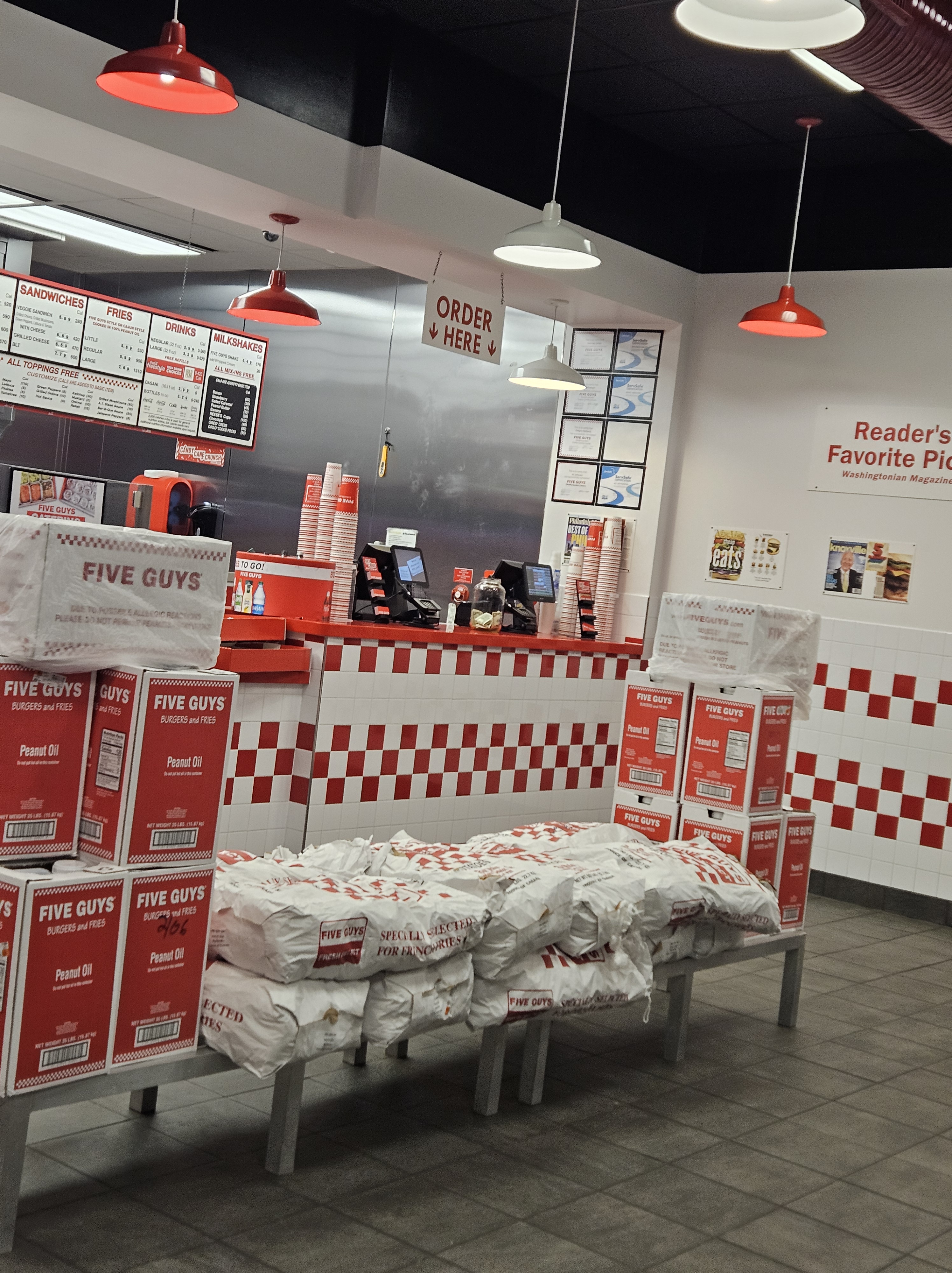 Five Guys offers rich, savory flavors – The Raider Press